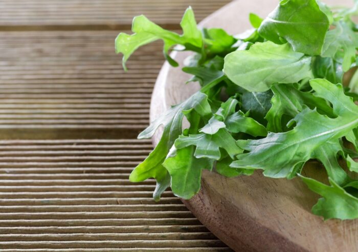 Rucola pflanzen - Wirkung, Anbau und Arten der Rauke | Das Grüne Archiv